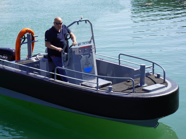 Bateaux de servitude portuaire