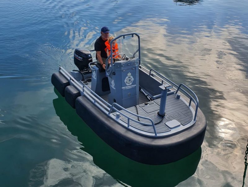 Bateaux de servitude portuaire